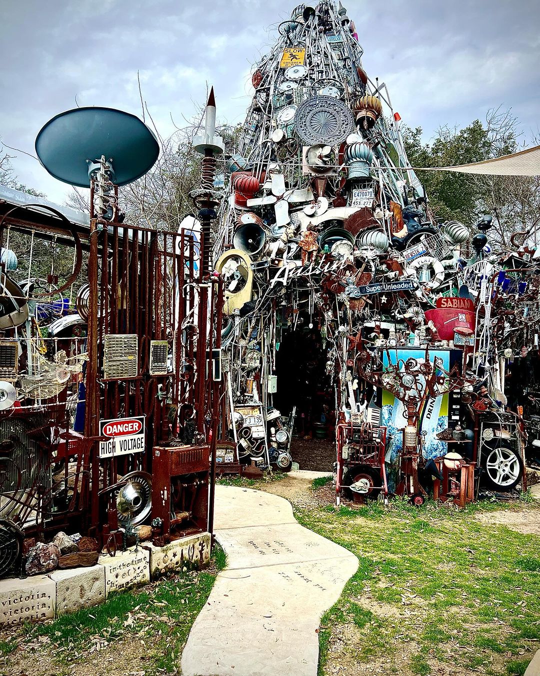 16 Weirdest Buildings in the USA