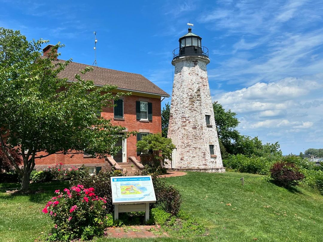 See Dozens of Lighthouses on an East-to-West Great Lakes Lighthouse ...